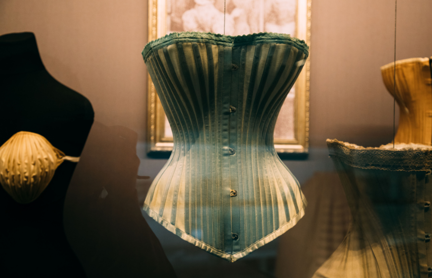 Corsets: Empowering or Oppressive? A Complex Stitch in Time – CorsetsNmore